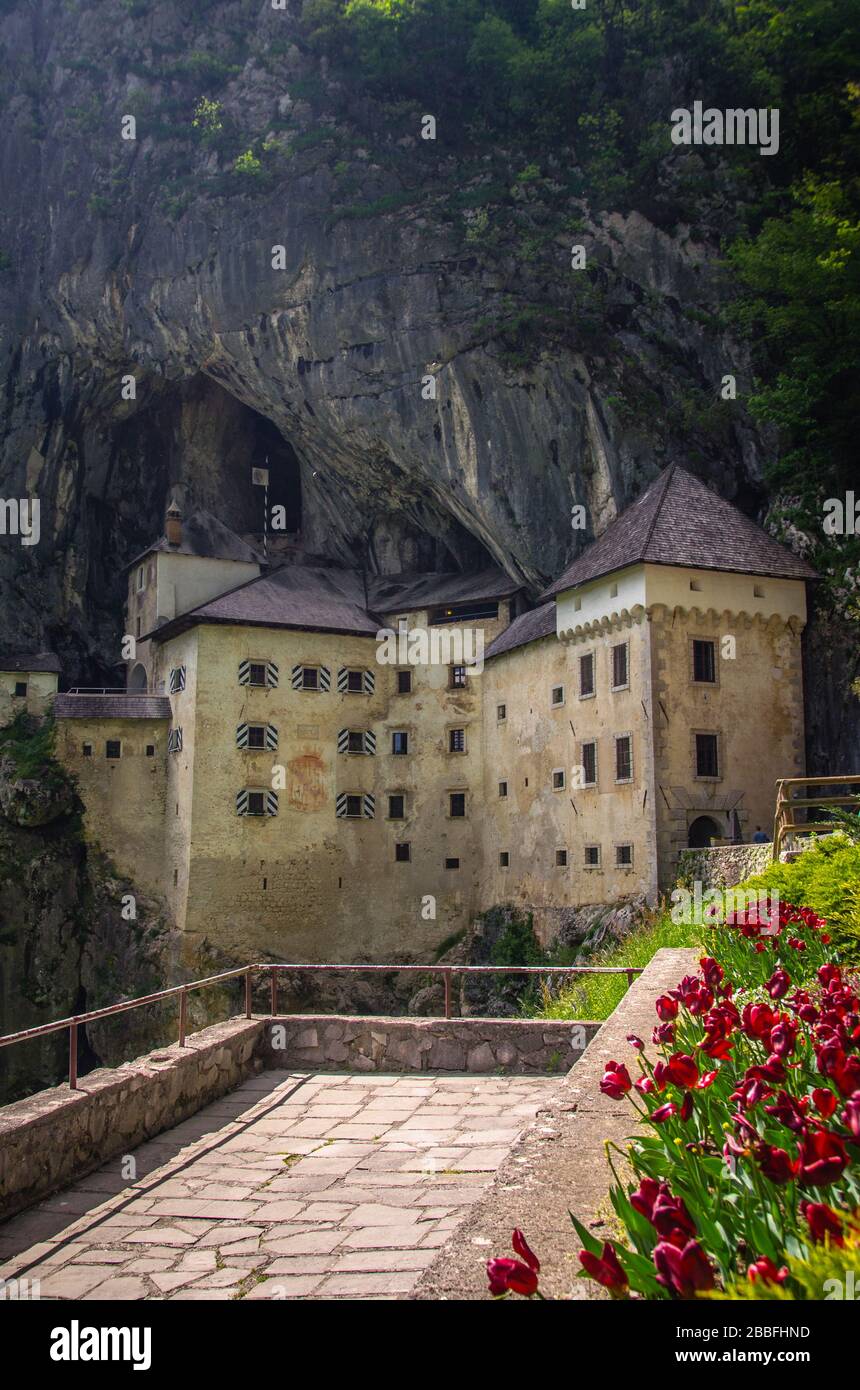 Predjamski grad postojna slovenia hi-res stock photography and images ...
