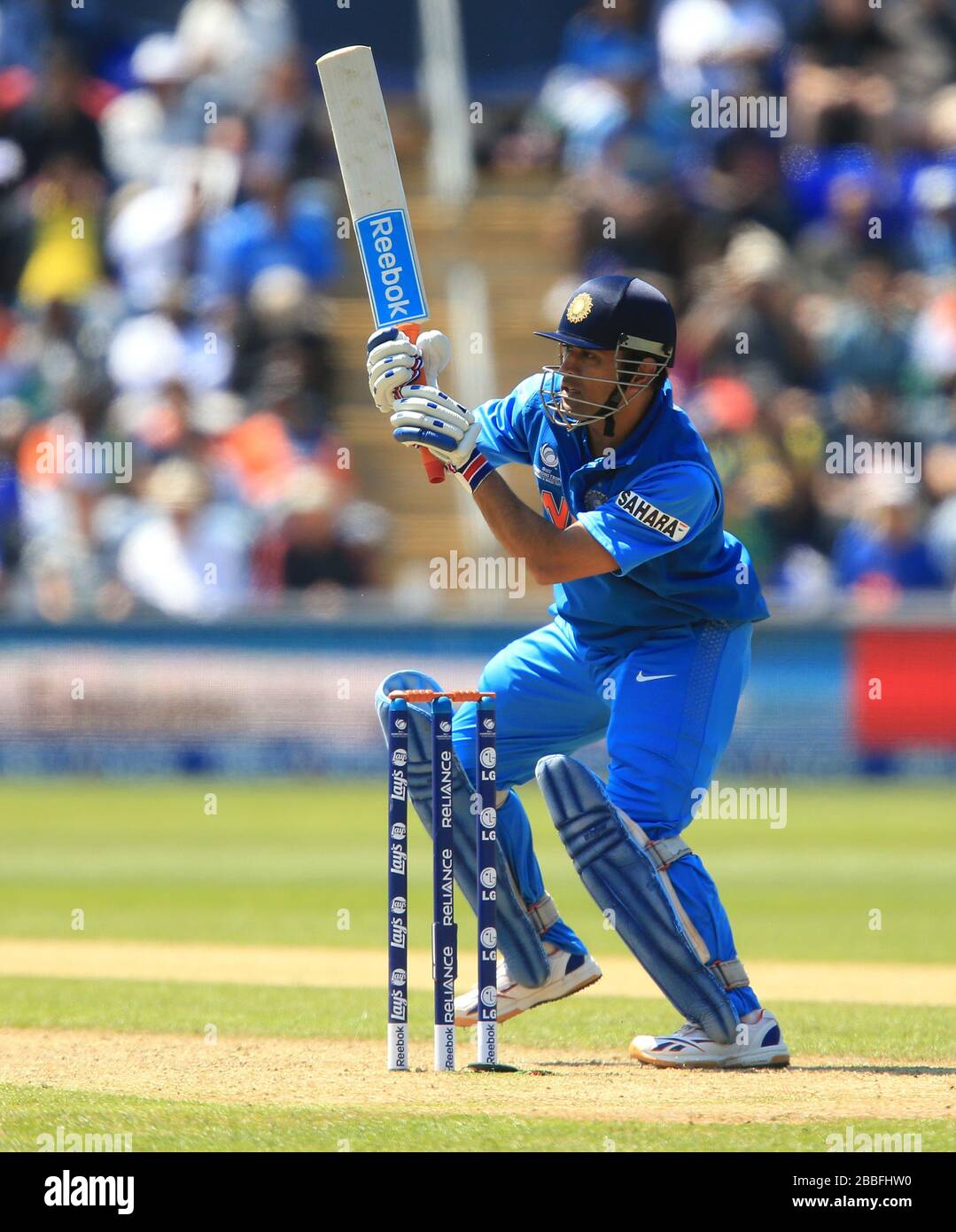 Mahendra singh dhoni hi-res stock photography and images - Alamy