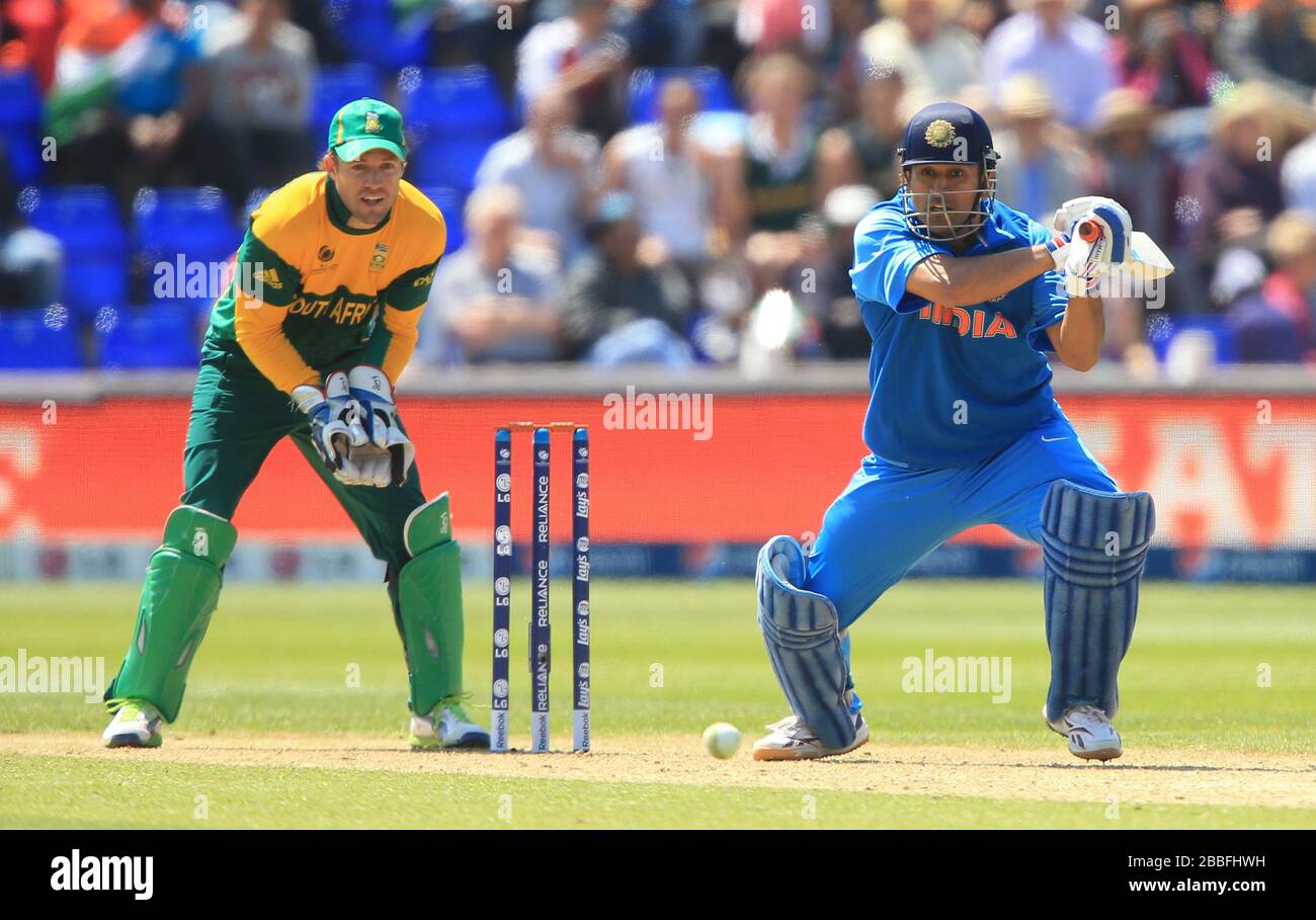 Mahendra singh dhoni hi-res stock photography and images - Alamy