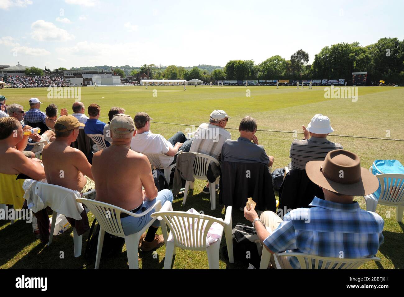 Spectators watch the action from just beyond the boundary rope Stock ...