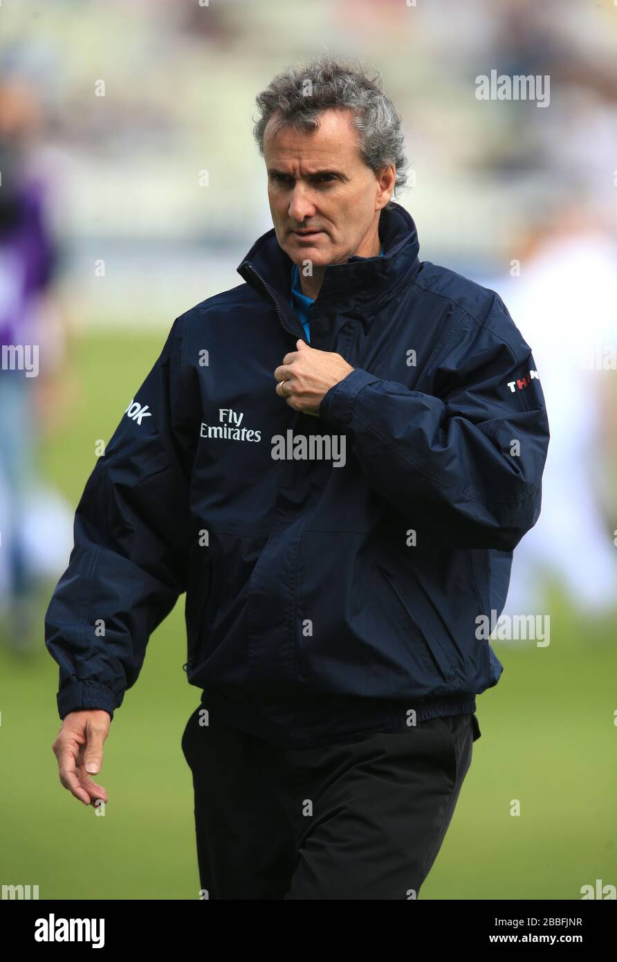 Umpire Billy Bowden Stock Photo - Alamy