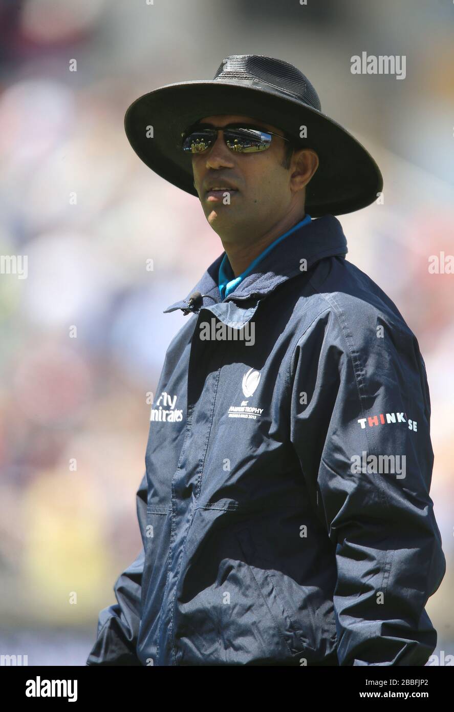 Umpire Kumar Dharmasena Stock Photo - Alamy