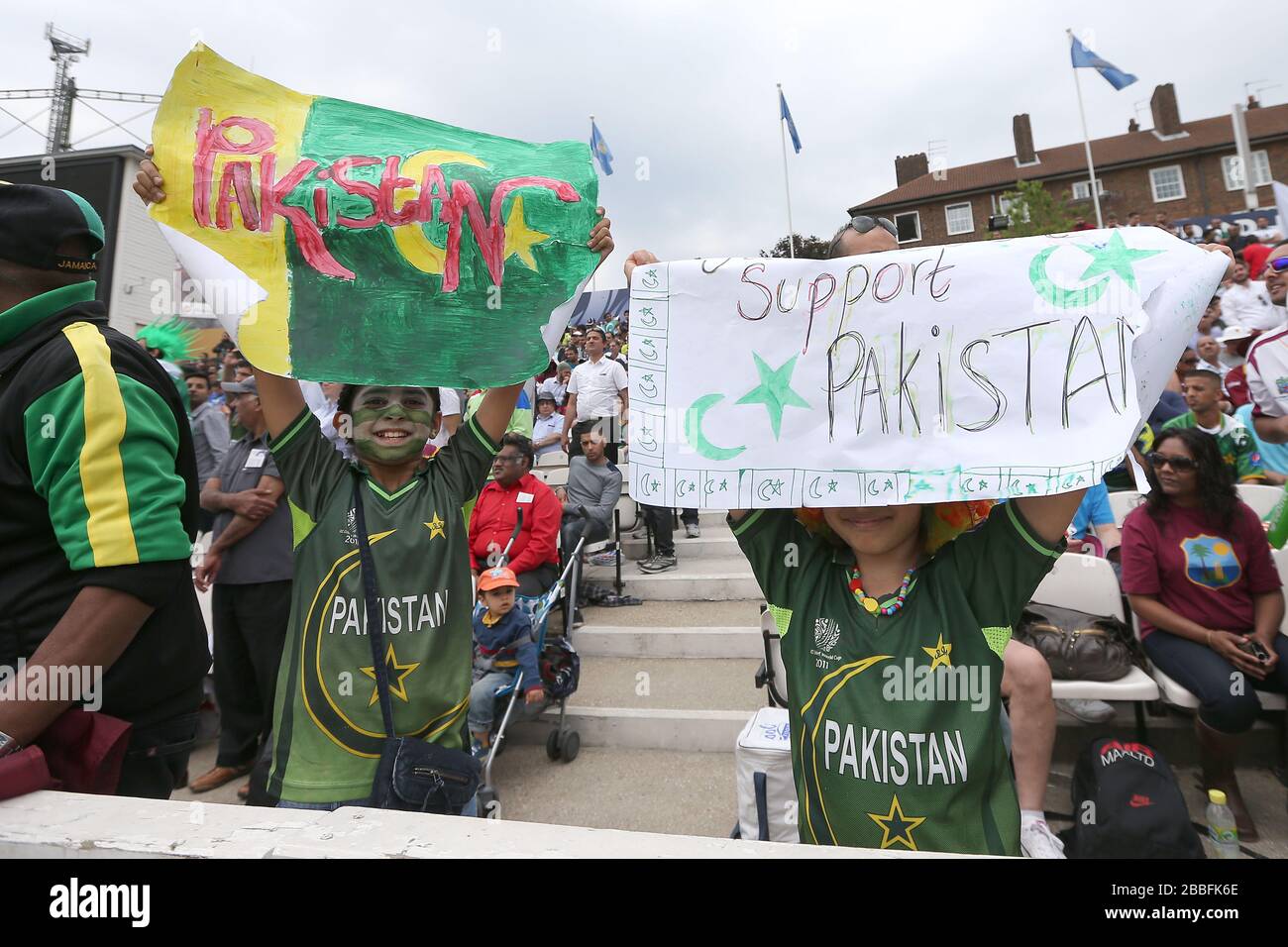 Pakistan fans soak up the atmosphere at the Kia Oval Stock Photo - Alamy