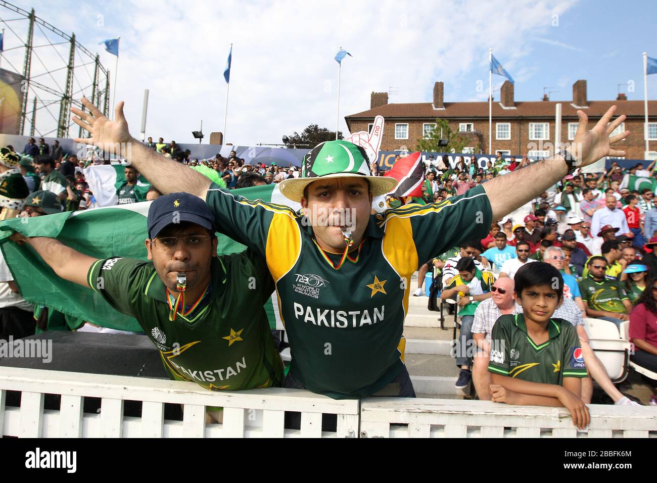 Pakistan fans soak up the atmosphere at the Kia Oval Stock Photo - Alamy