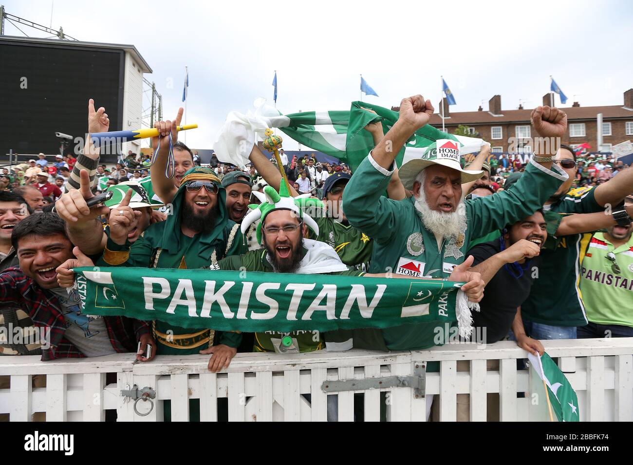 Pakistan fans soak up the atmosphere at the Kia Oval Stock Photo - Alamy