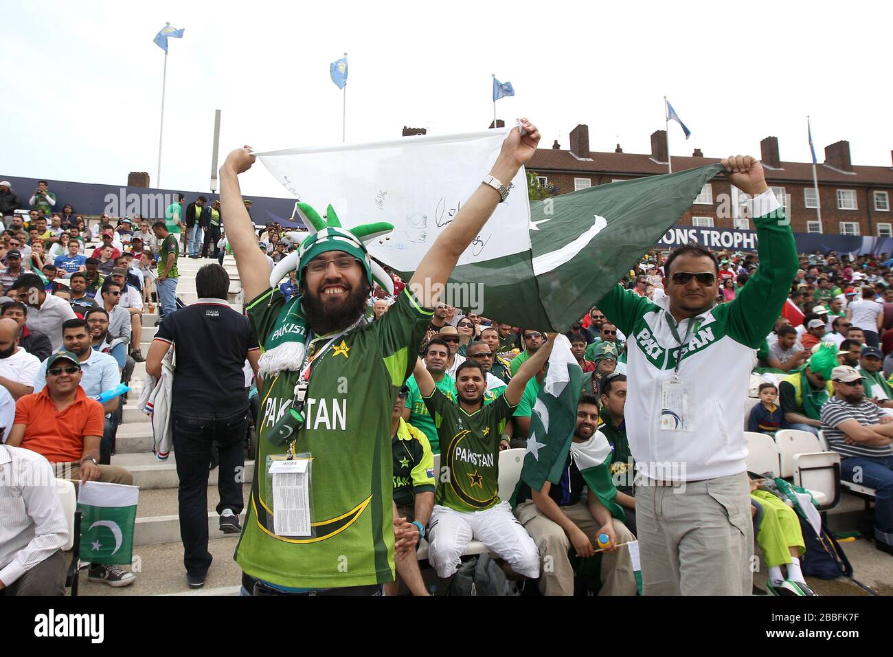 Pakistan fans soak up the atmosphere at the Kia Oval Stock Photo - Alamy