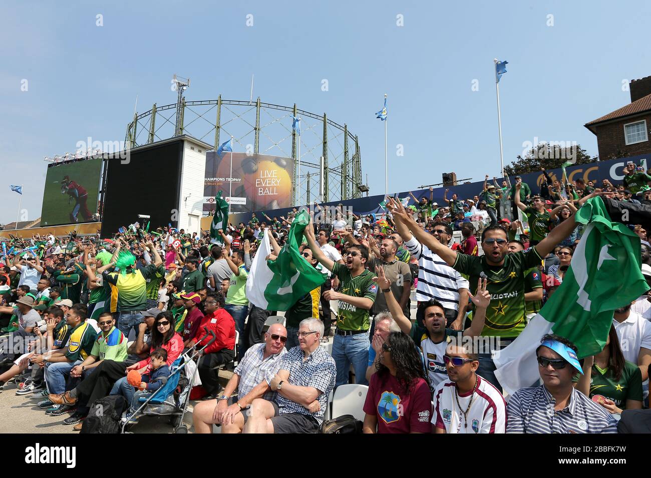 Pakistan fans soak up the atmosphere at the Kia Oval Stock Photo - Alamy