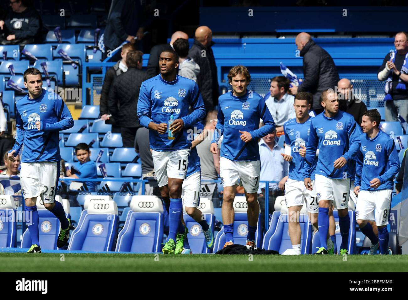Everton players walk out on to the pitch before warm-up Stock Photo - Alamy