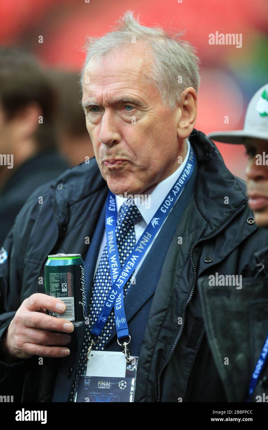 Sky Commentator Martin Tyler Stock Photo - Alamy