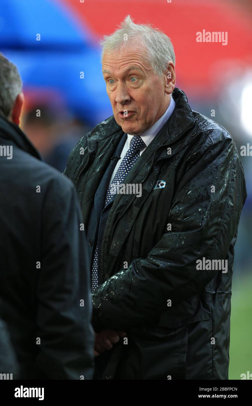 SKY commentator Martin Tyler Stock Photo - Alamy