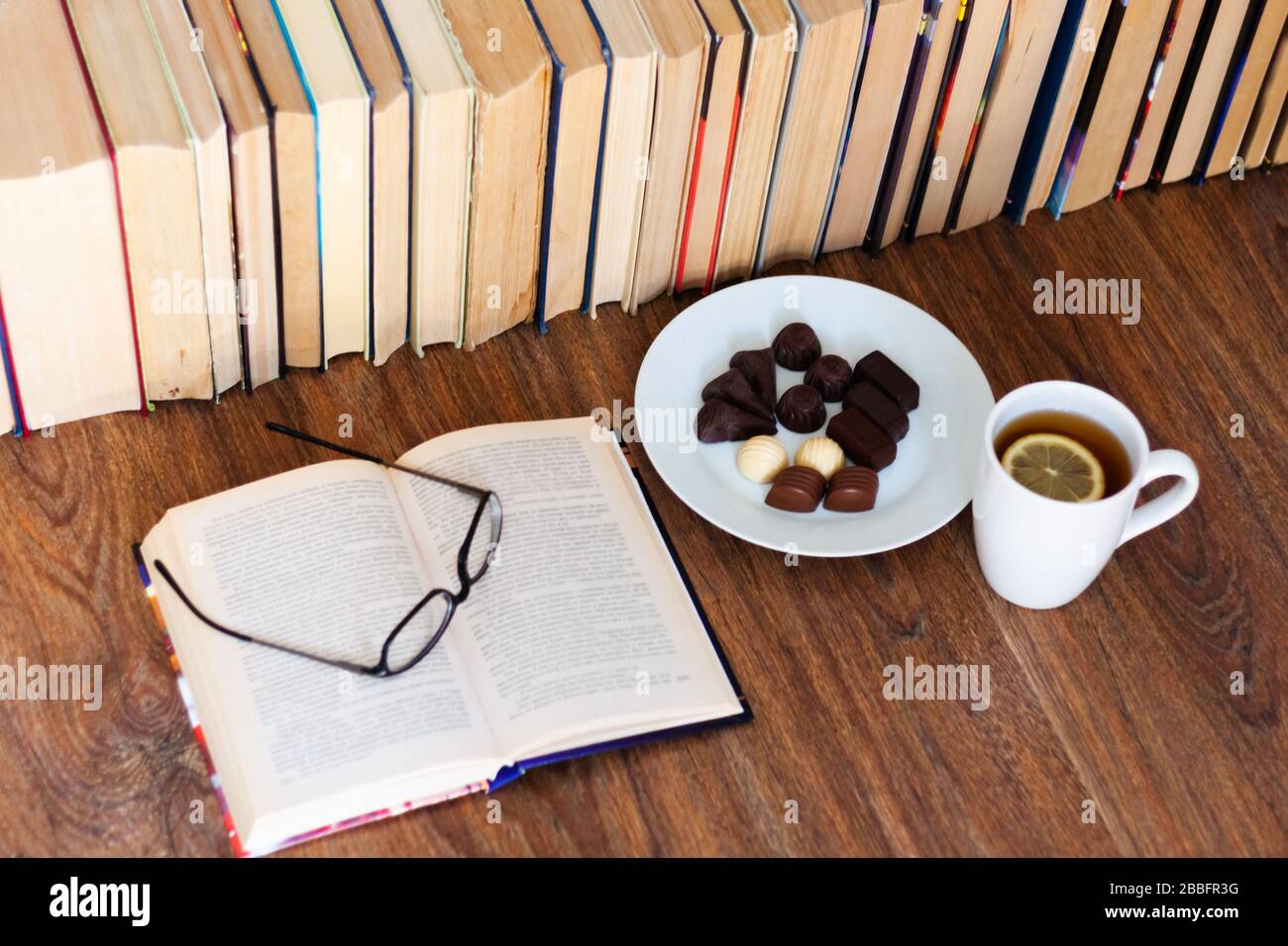 Lemon piles hi-res stock photography and images - Alamy