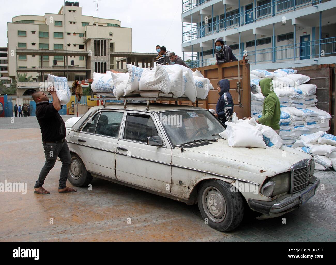 Gaza food aid hi-res stock photography and images - Alamy