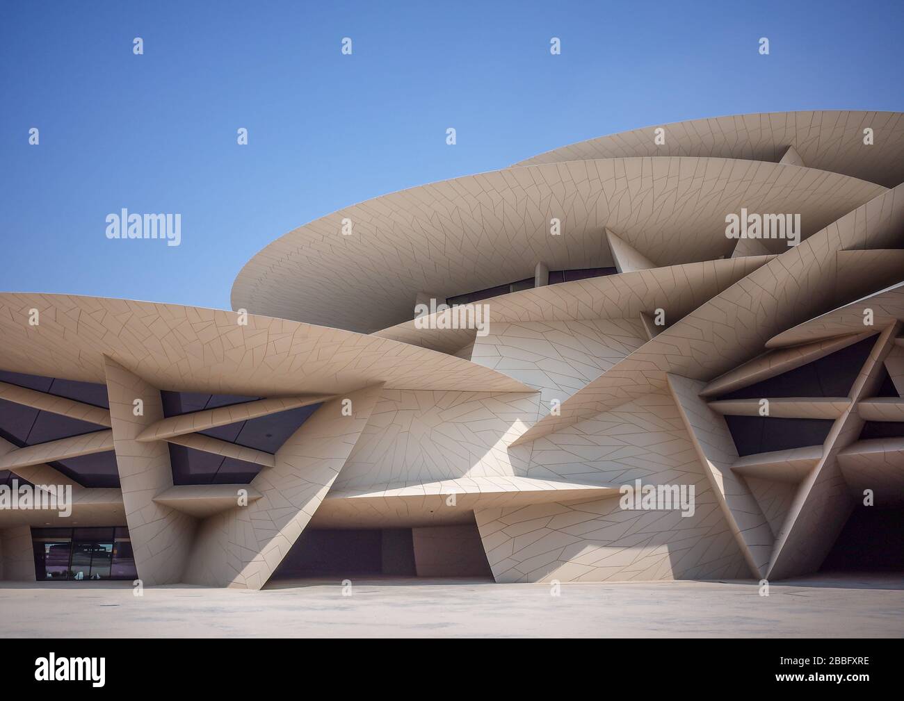 Arabic building construction doha qatar hi-res stock photography and ...