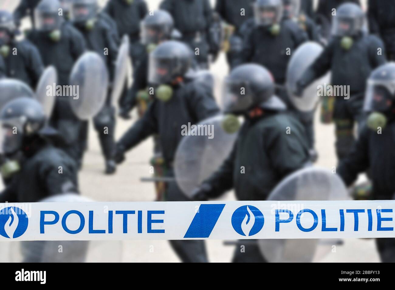 Police riot gear violence hi-res stock photography and images - Alamy