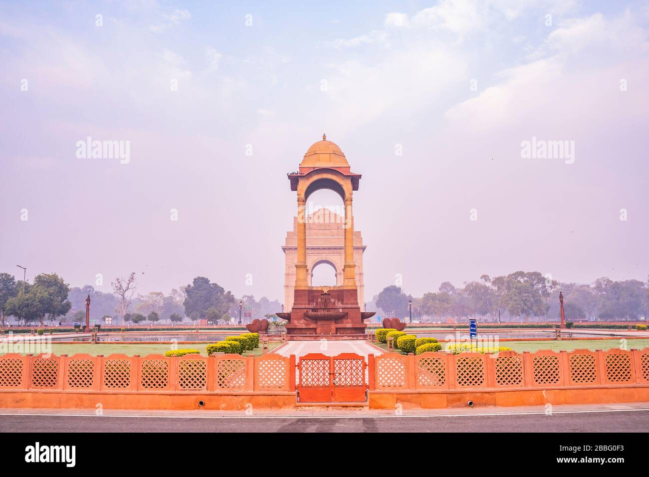India Gate a war memorial on Rajpath road New Delhi Stock Photo - Alamy