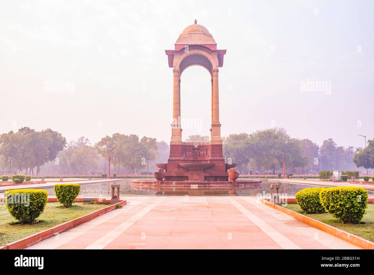 India Gate a war memorial on Rajpath road New Delhi Stock Photo - Alamy