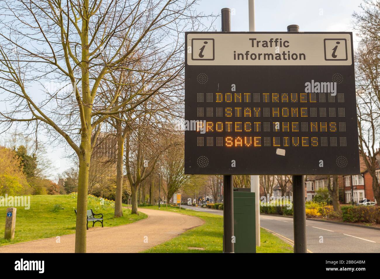 Southend-on-Sea, UK. 31st Mar, 2020. A matrix sign on the approach to ...
