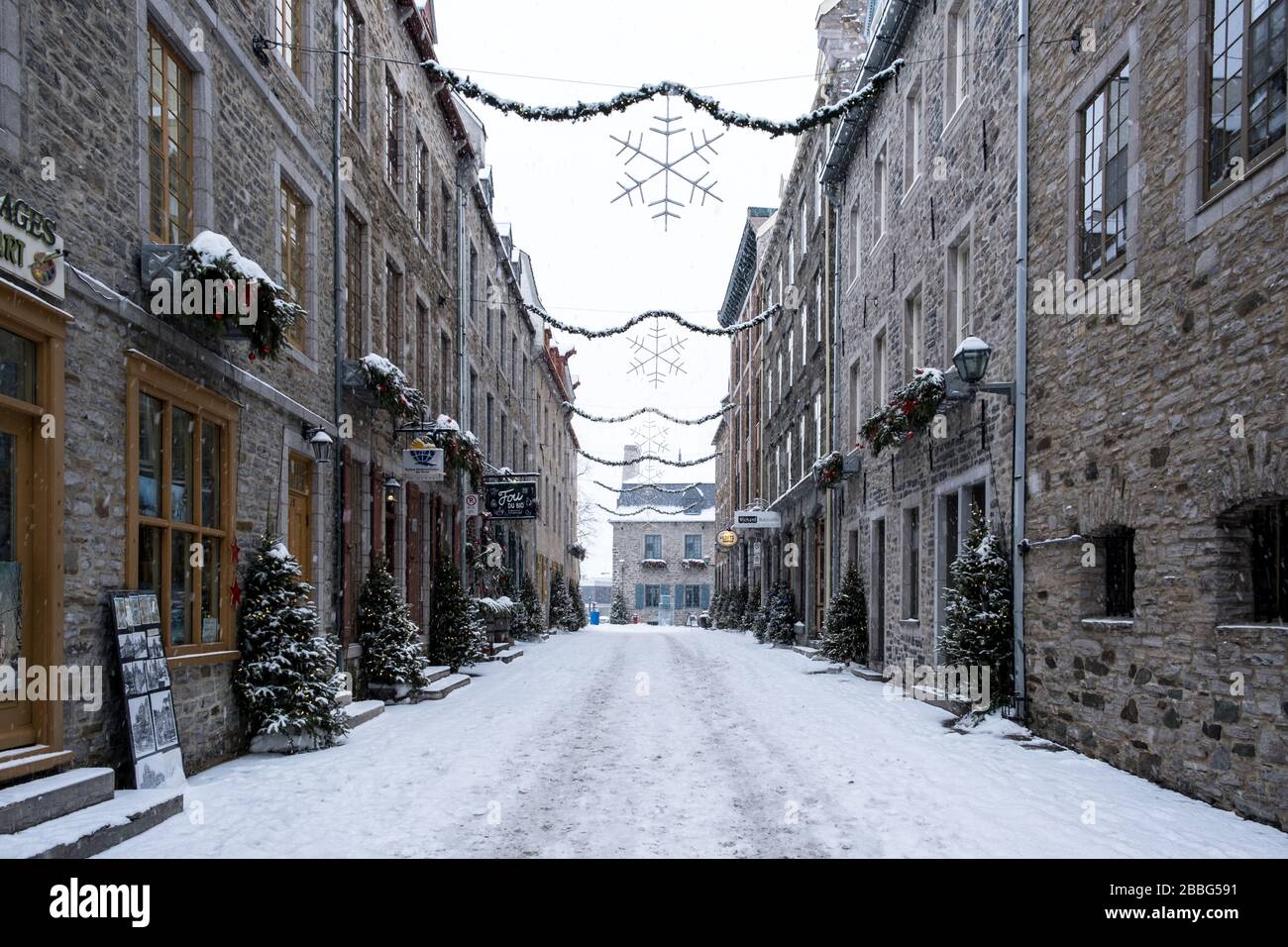 Narrow streets in old Quebec city during winter time. lot of snow Stock ...