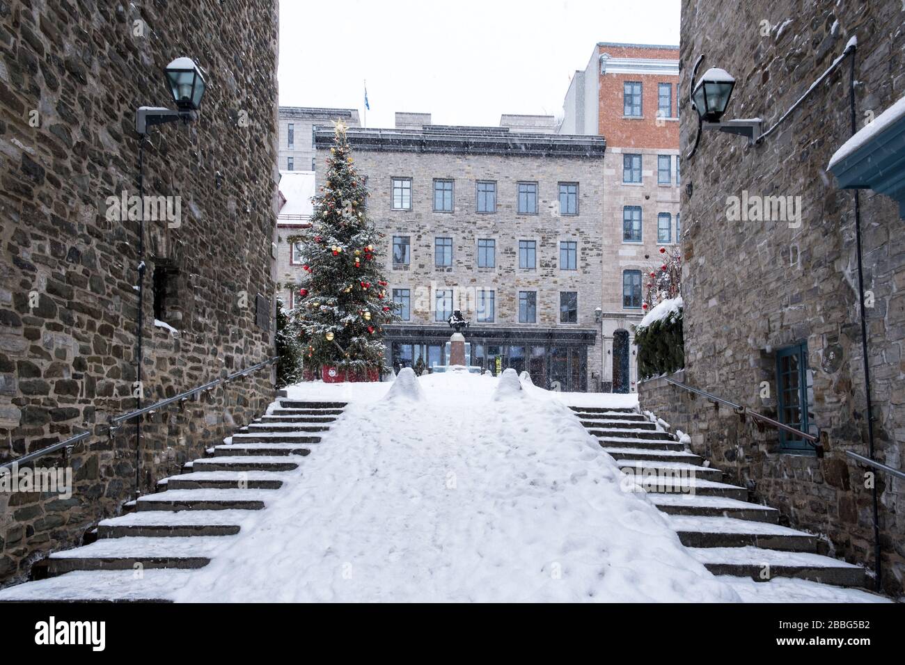 Narrow streets in old Quebec city during winter time. lot of snow Stock ...