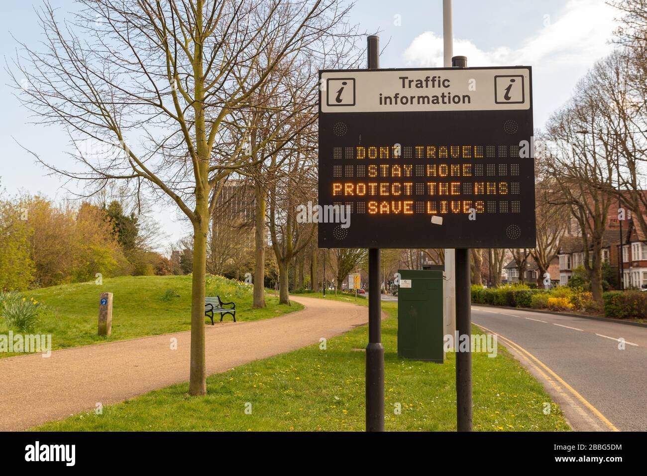Southend-on-Sea, UK. 31st Mar, 2020. A matrix sign on the approach to ...