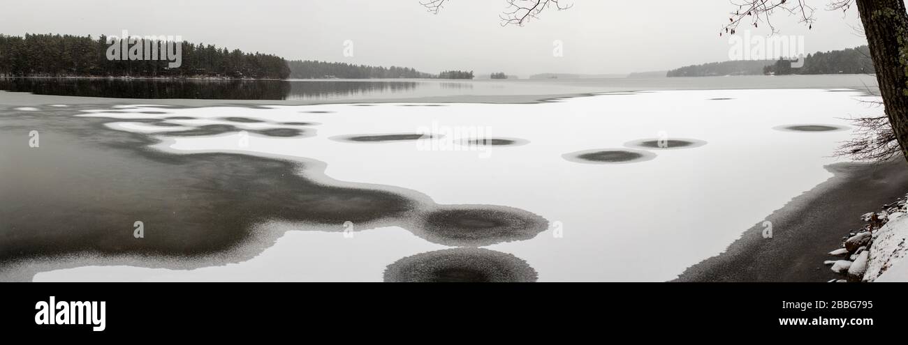 Frozen pond ponds lake lakes hi-res stock photography and images - Alamy