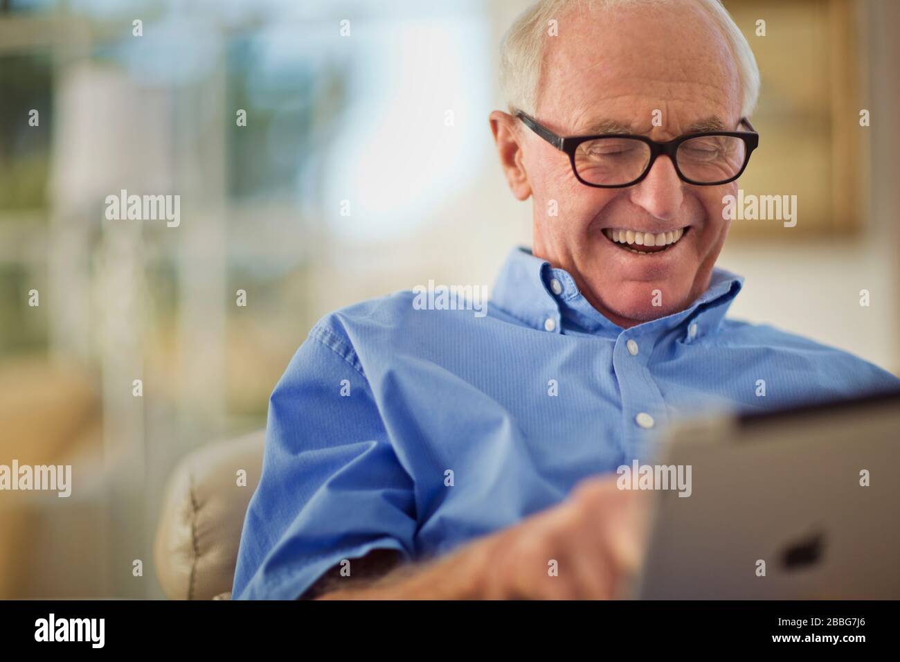 Adult digital learning ipads hi-res stock photography and images - Alamy