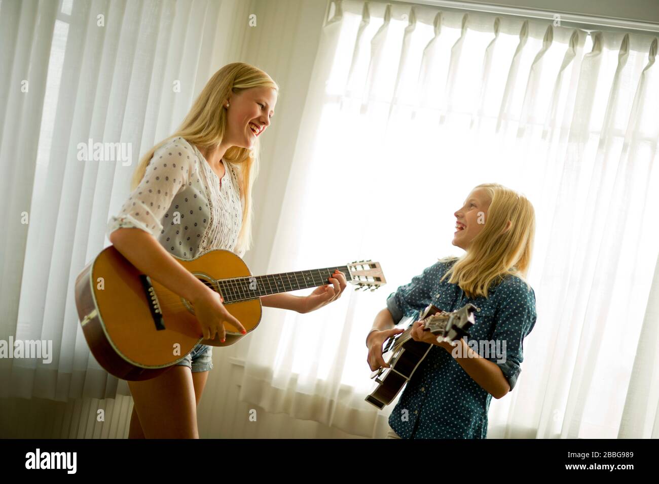 Mandolin playing girl hi-res stock photography and images - Alamy