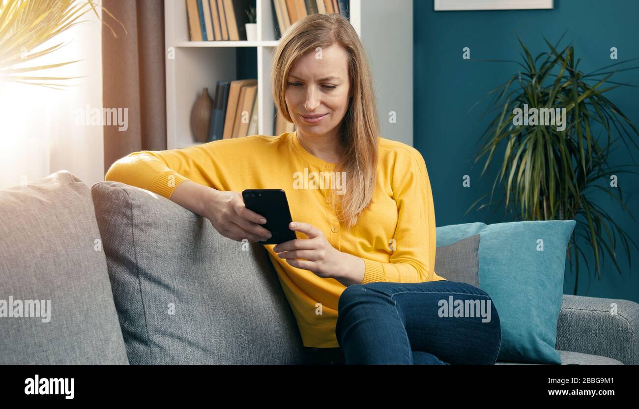 Browsing cellphone hi-res stock photography and images - Alamy