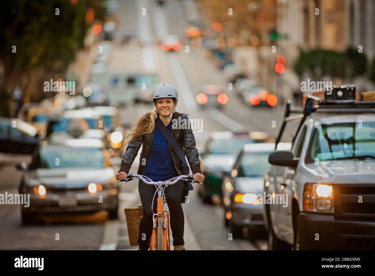 Busy city streets hi-res stock photography and images - Alamy