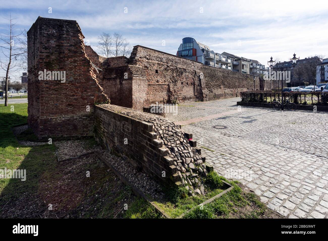 Medieval city wall of Duisburg Stock Photo - Alamy
