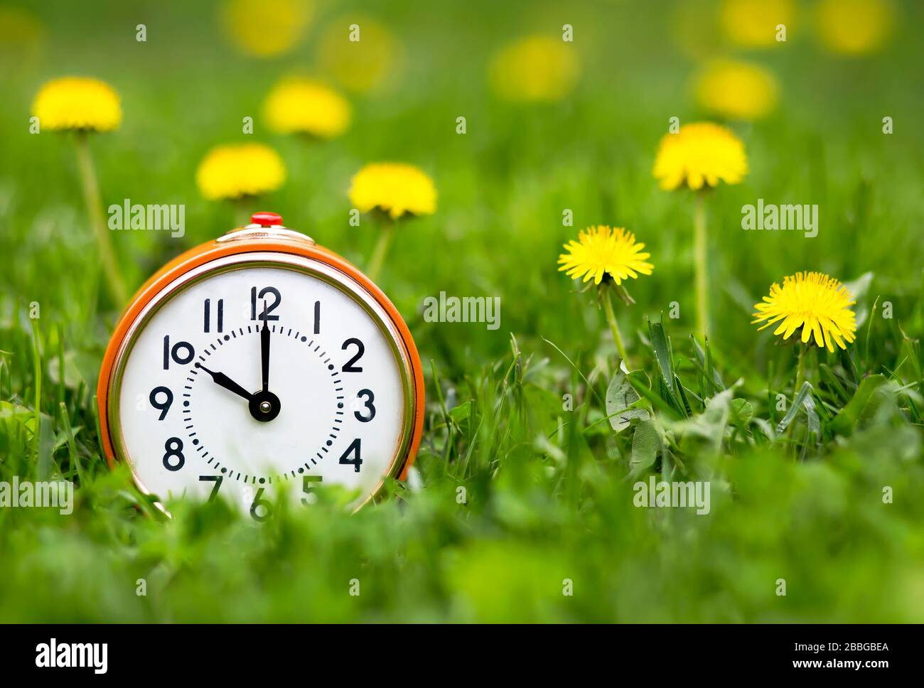 Spring forward clock hi-res stock photography and images - Alamy