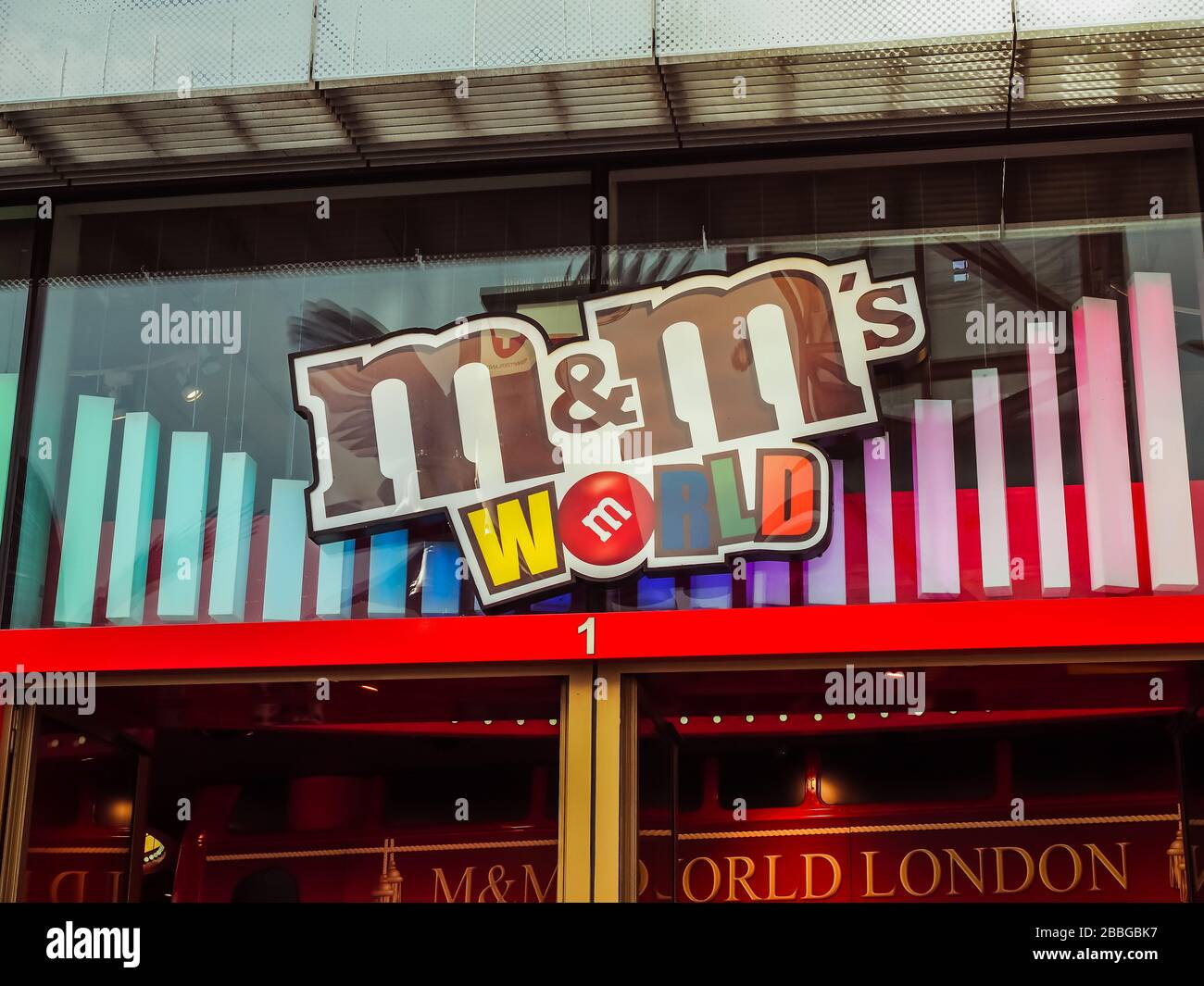 Frontside of M&Ms World store : chocolate gifts, work art, goodies ...