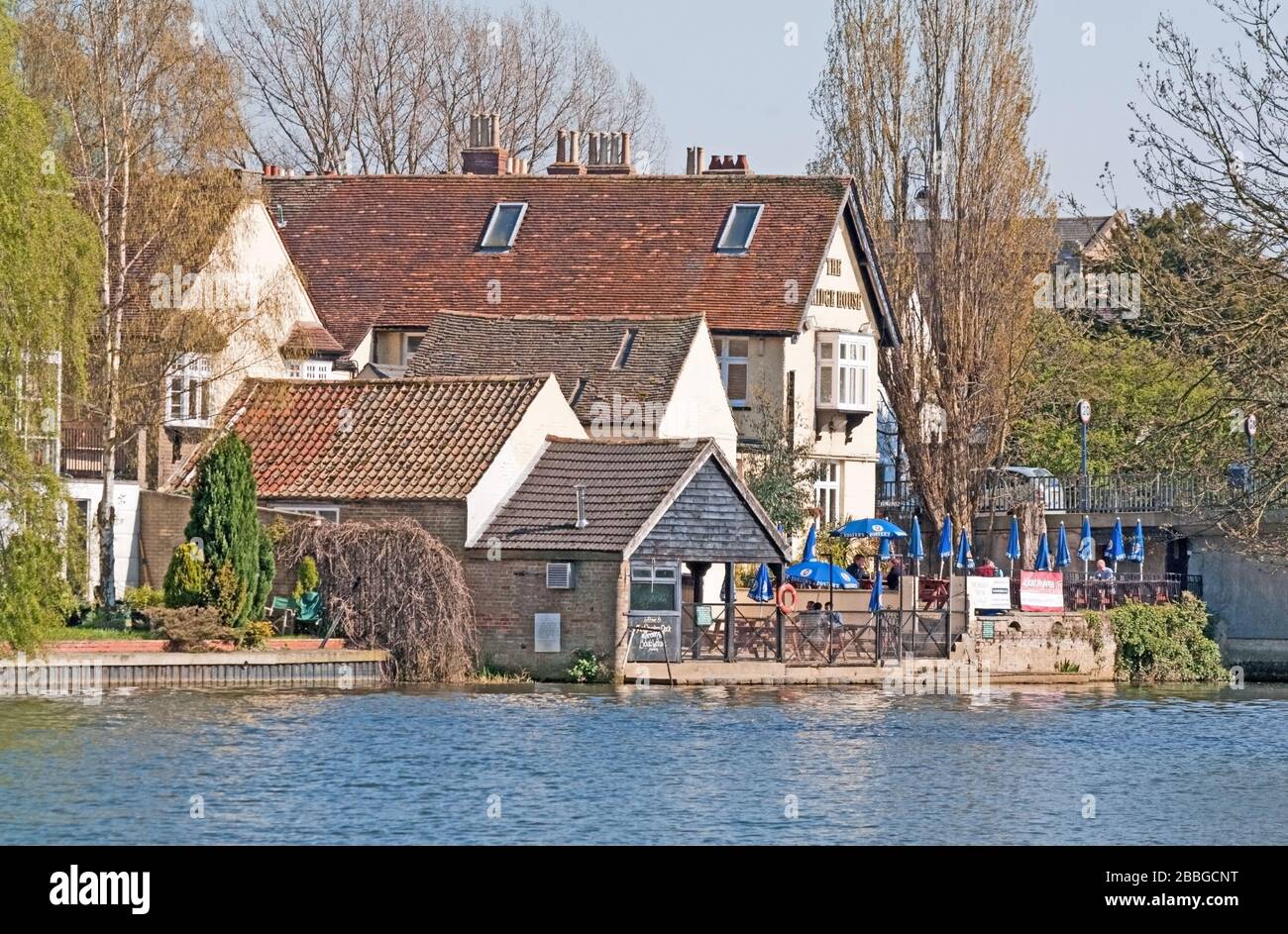 St Neots, Cambridgeshire, River Great Ouse, Bridge House Pub Stock ...