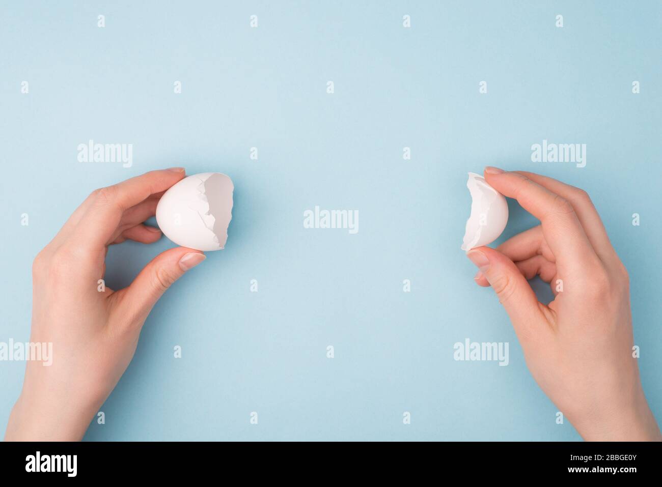 Separating egg yolk hi-res stock photography and images - Alamy