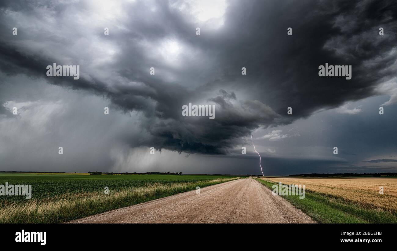 Lightning over road in field hi-res stock photography and images - Alamy