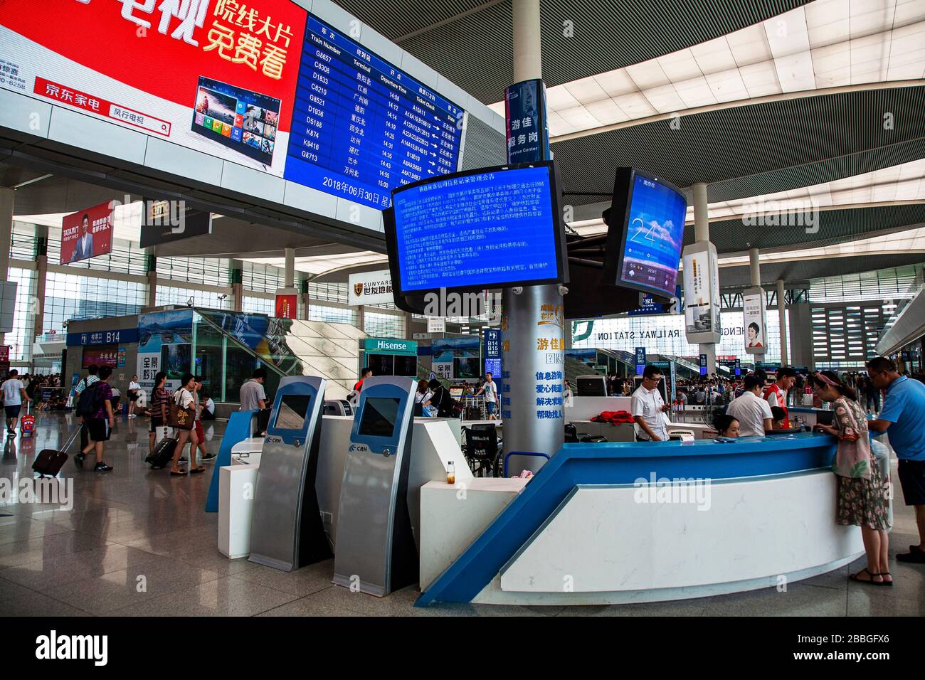 Travellers in China Cheng Du High Speed Train Station Chengdu Bullet ...