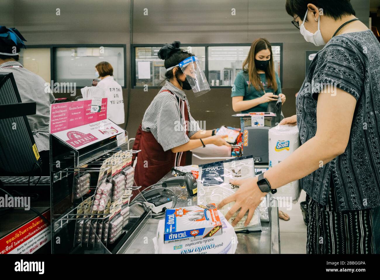 Asian Cashier High Resolution Stock Photography and Images - Alamy