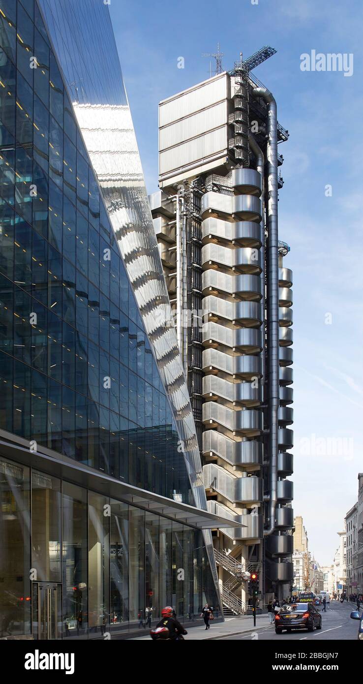 The Scalpel's reflective glazing and Lloyd's steel cladding. 52 Lime ...