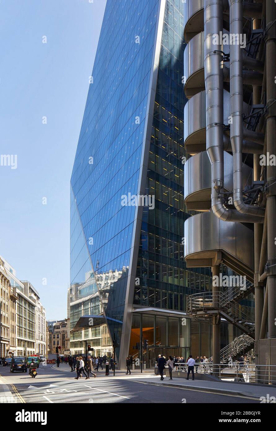 The Scalpel's reflective glazing and Lloyd's steel cladding. 52 Lime ...