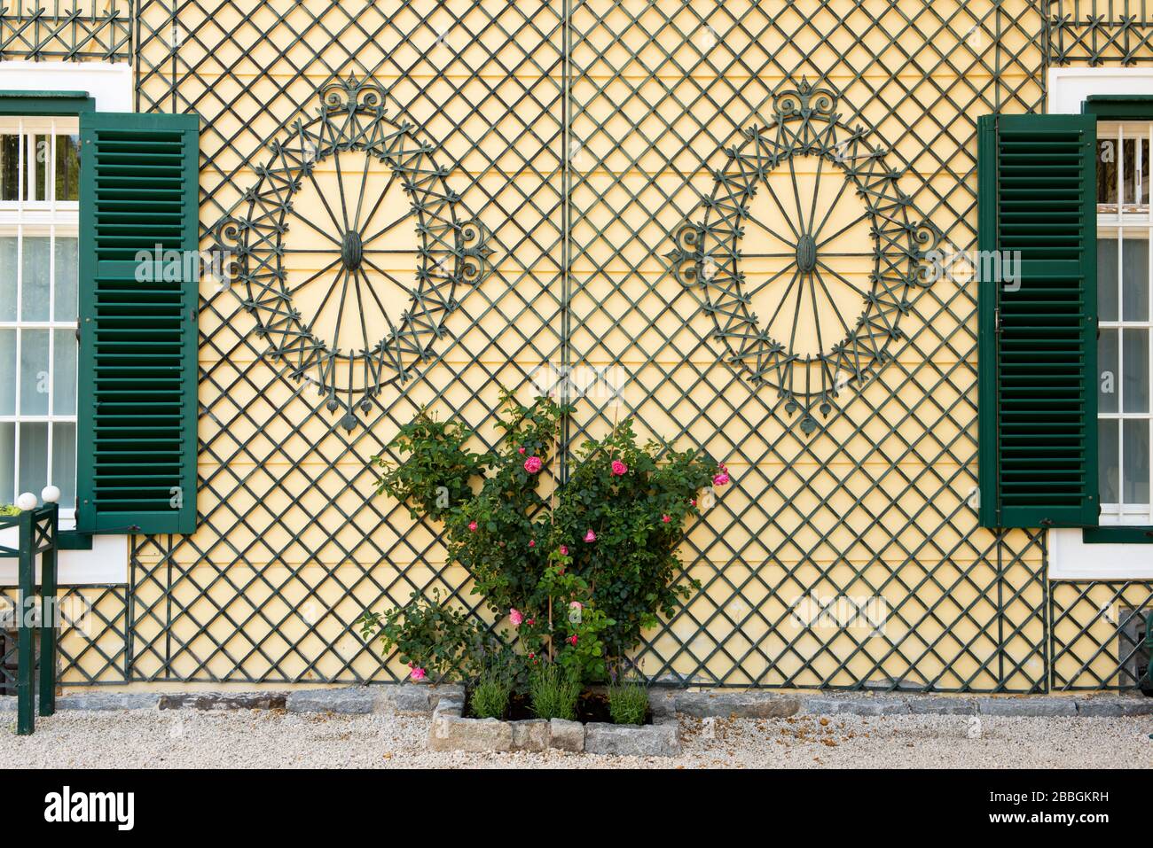 Historic wooden trellis hi-res stock photography and images - Alamy