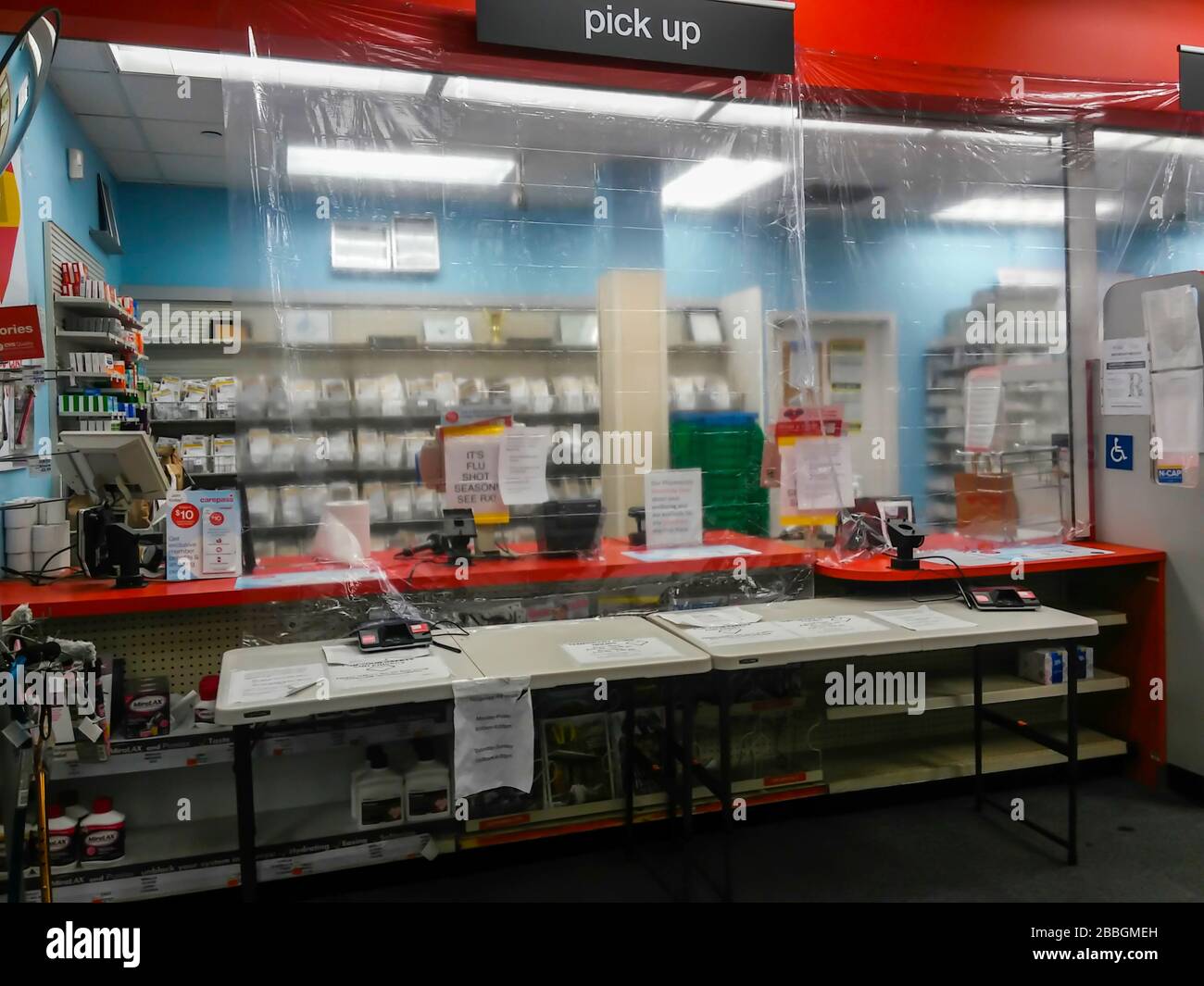 Pharmacy counter usa hi-res stock photography and images - Alamy