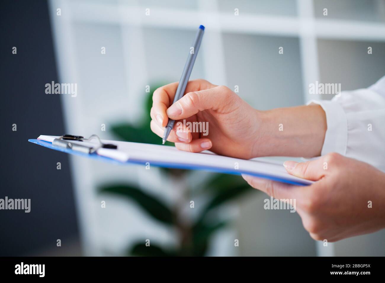 Doctor fills the patient's card after examination Stock Photo - Alamy