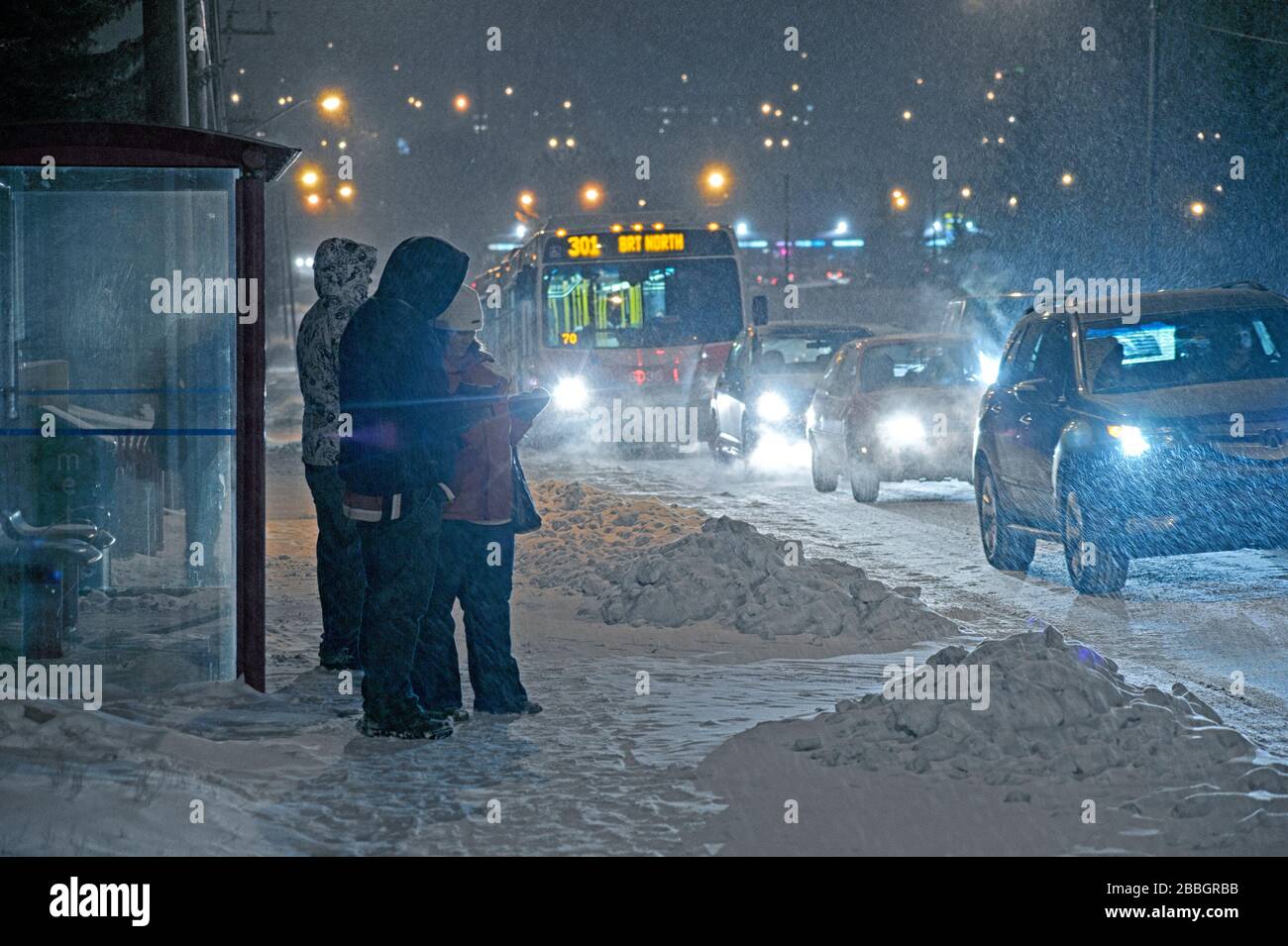 People waiting at a bus stop hi-res stock photography and images - Alamy