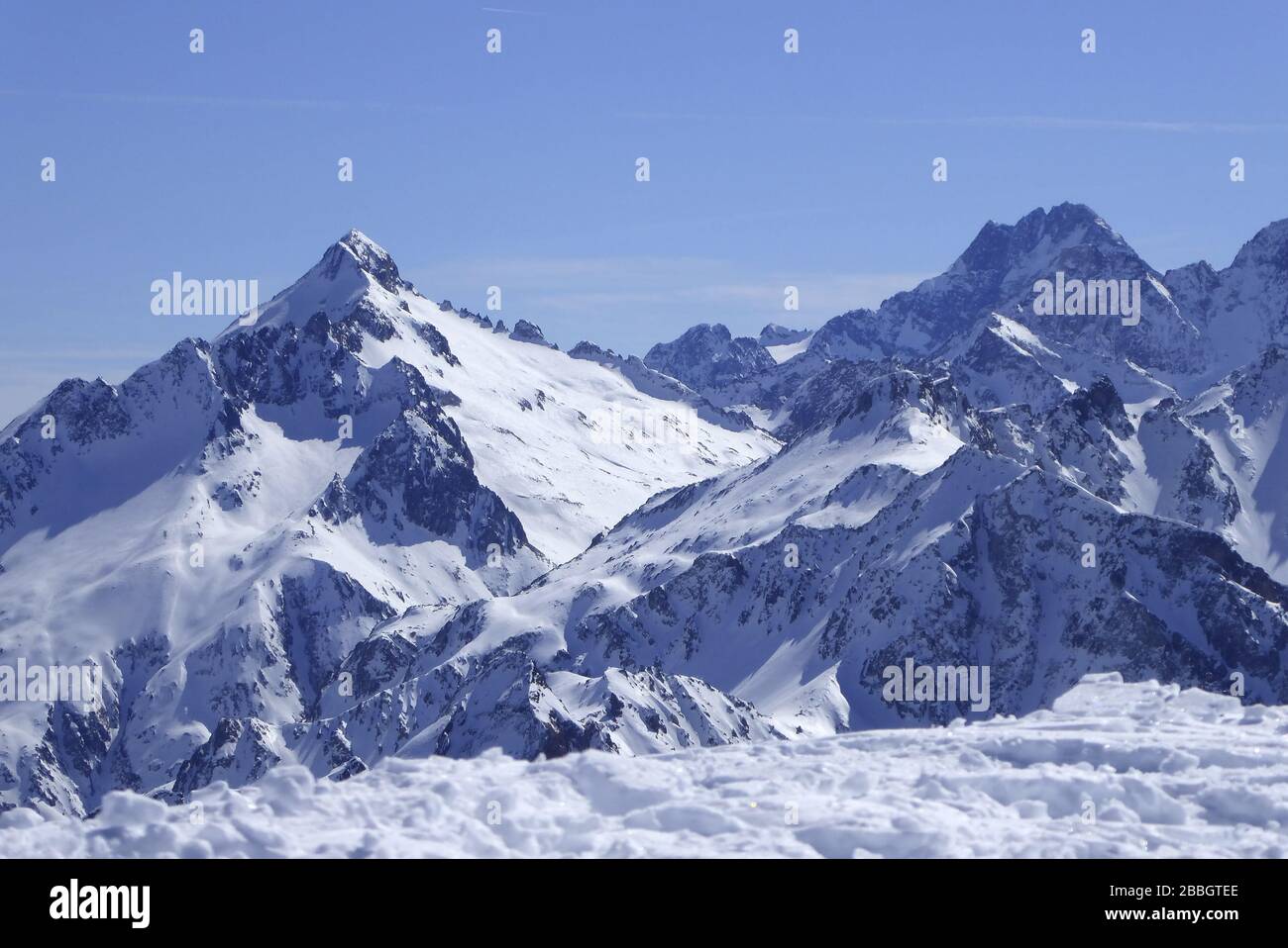 Bivio, Skitour auf den Piz dal Sasc. Blick vom Gipfel auf Monte del ...