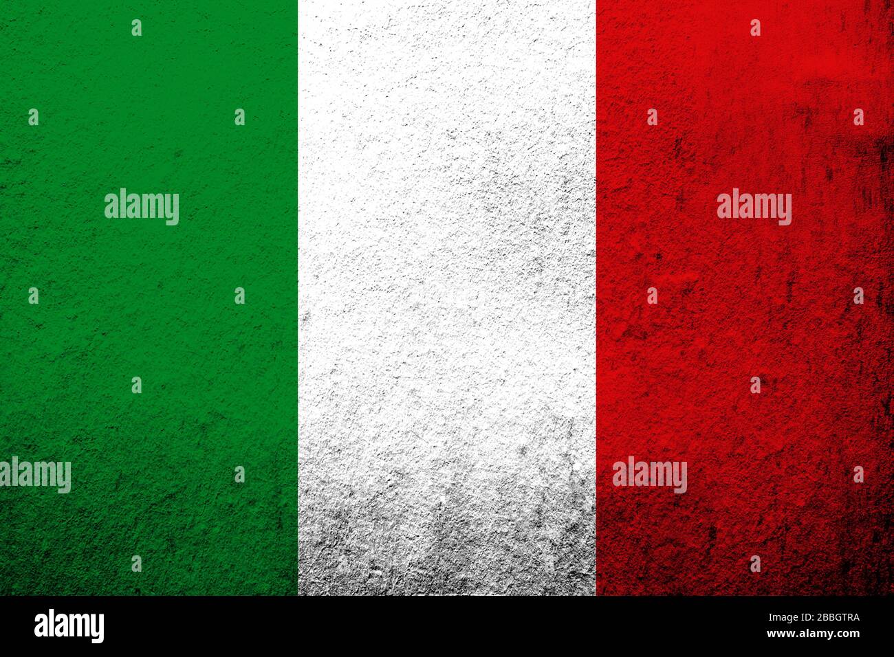 National flag of Italy il Tricolore. Grunge background Stock Photo - Alamy