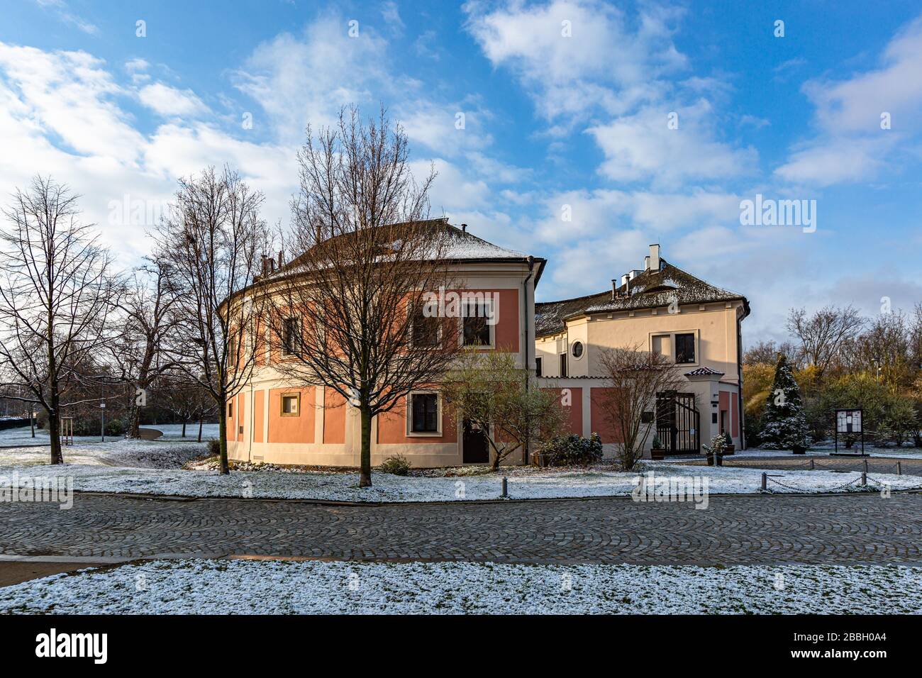 31 grey sky hi-res stock photography and images - Alamy