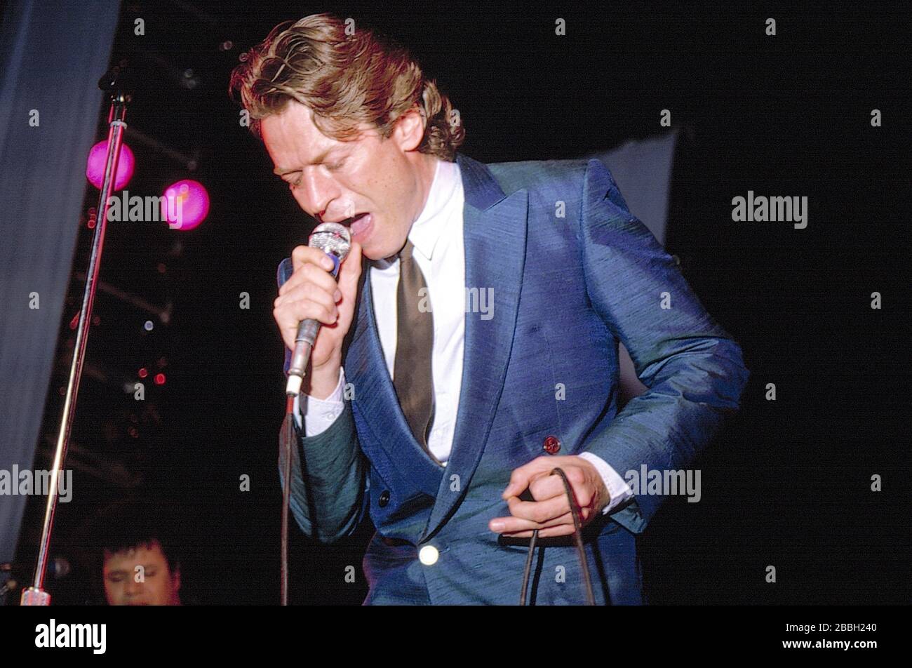 Robert Palmer in Philadelphia, 1986. Credit: Scott Weiner / MediaPunch ...