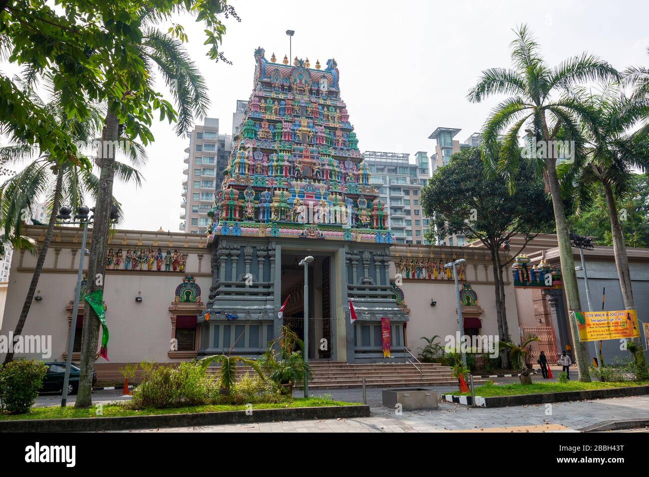 The gopuram (entrance tower) of Sri Mariamman Temple, Hindu temple ...
