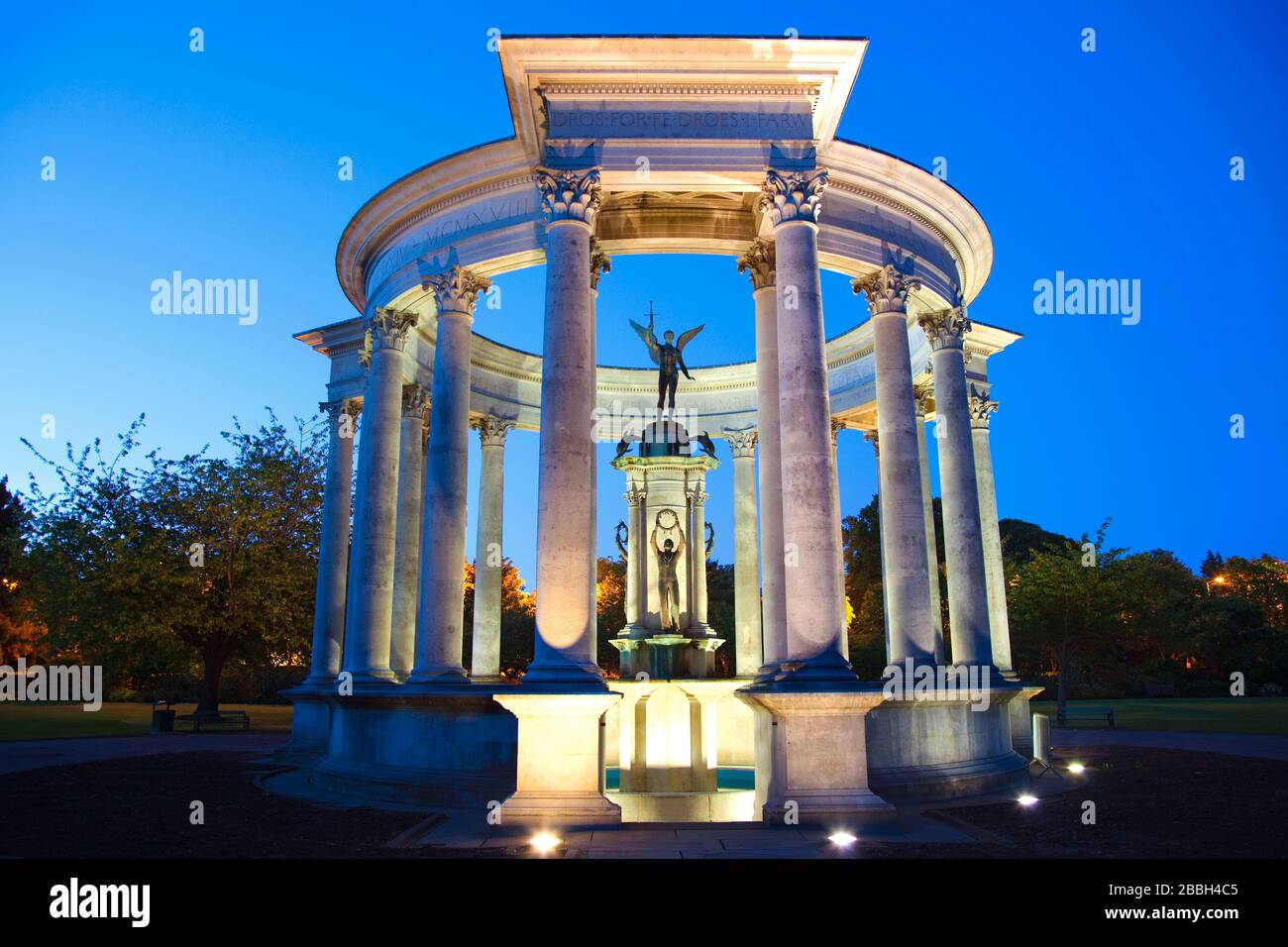 Welsh National War Memorial Statue, Alexandra Gardens, Cathays Park ...