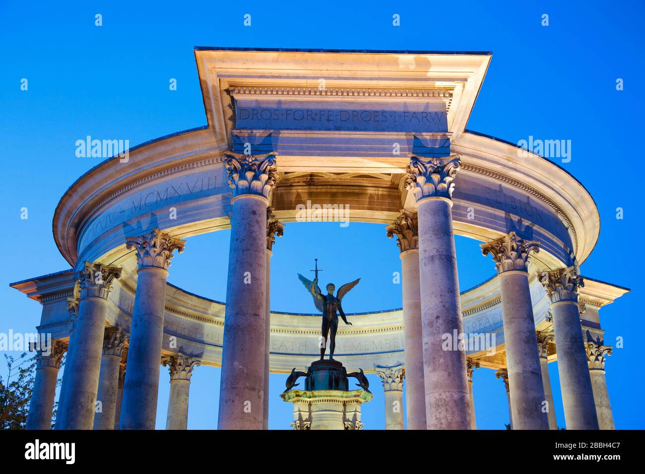 Welsh National War Memorial Statue, Alexandra Gardens, Cathays Park ...